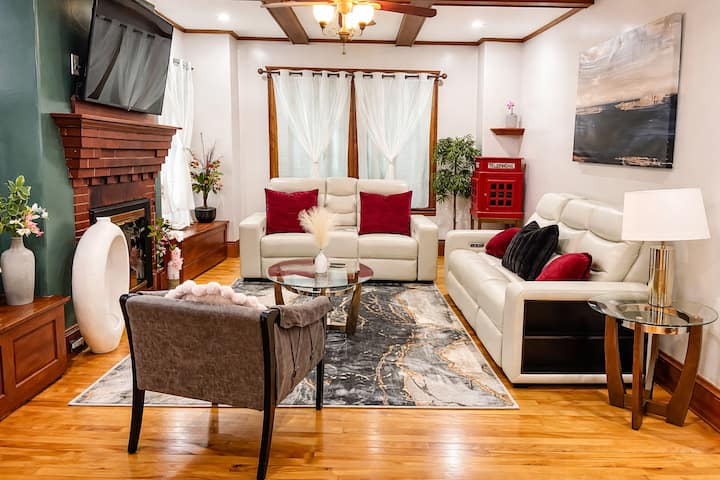 Elegant Grand Beam • Luxury 3br + King Suite - Rutland, MA