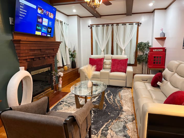 Elegant Grand Beam • Luxury 3br + King Suite - Worcester, MA