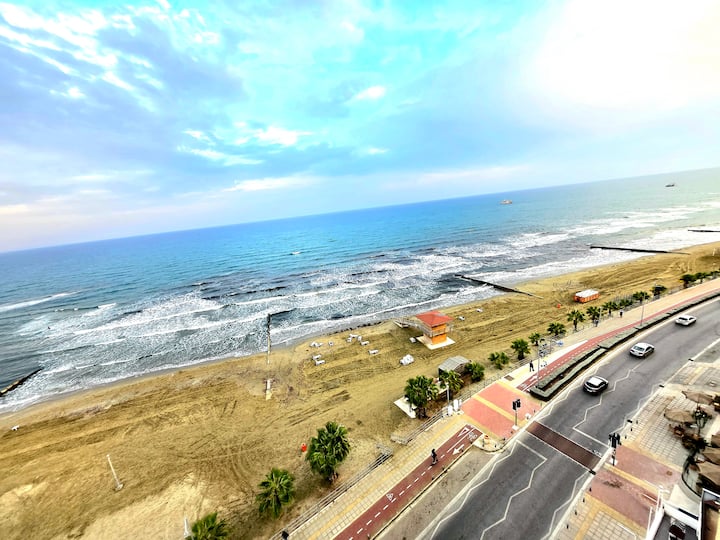 Breathtaking Beachfront Apartment In Makenzy - Larnaca