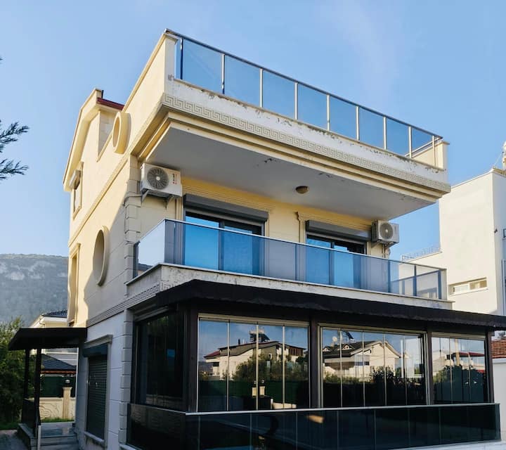 Didim Akbük'te 9 Kişilik Havuzlu Villa - Altınkum