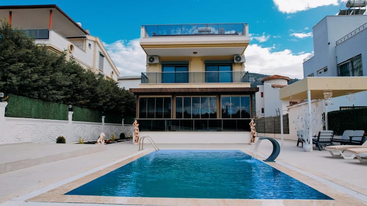 Didim Akbük'te 7 Kişilik Havuzlu Villa - Akbük