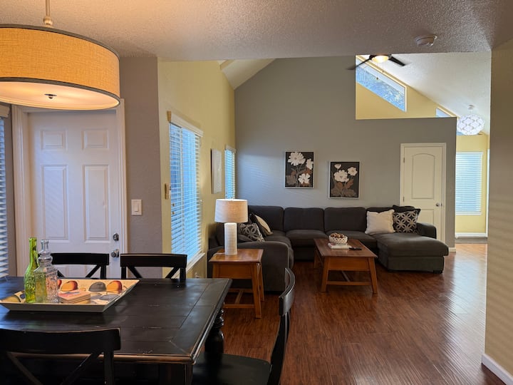 Large Comfy Ne Modesto 3 Bed 2 Bath + 2 Car Garage - Modesto, CA