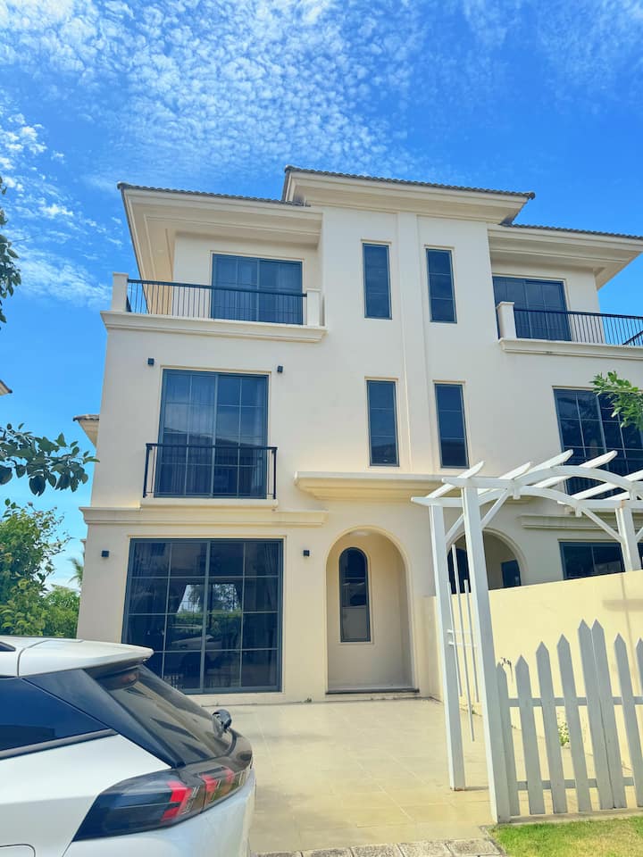 Garia 6 Bedrooms Villa With Public Pool - Phú Quốc