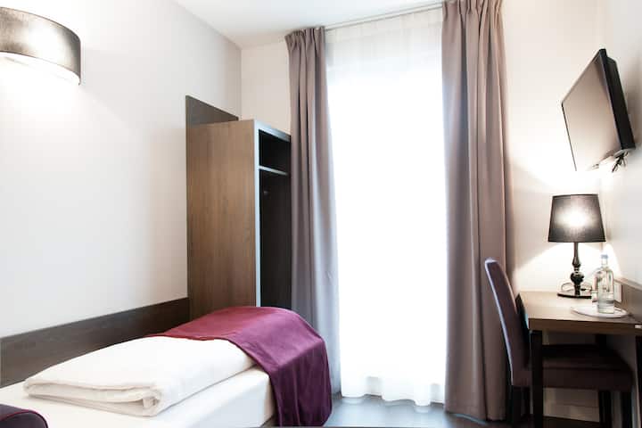 Single Room | Arena An Der Friedberger Warte - Frankfurt