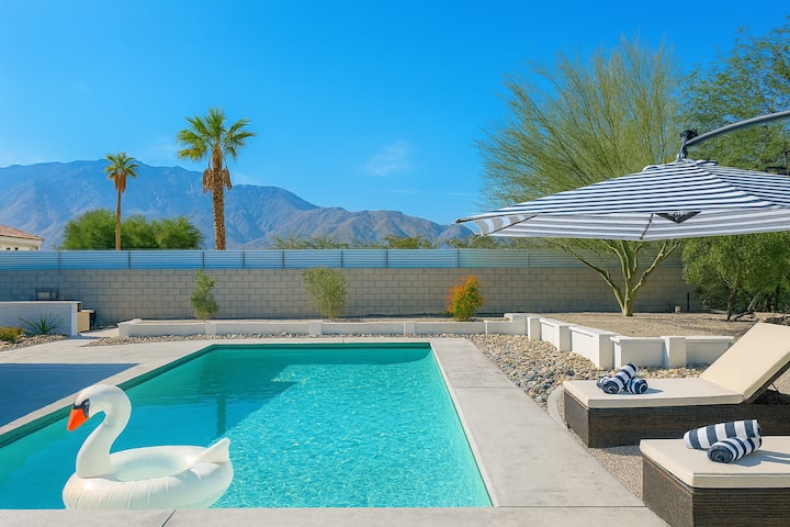 Luxe Coachella Getaway | Pickleball•pool•golf•spa - Palm Springs, CA