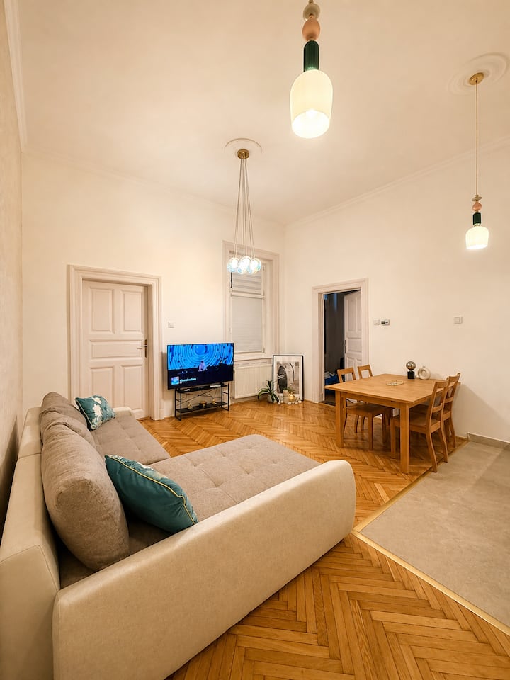 Venice Inspired Apartment In Central Budapest - Budapest