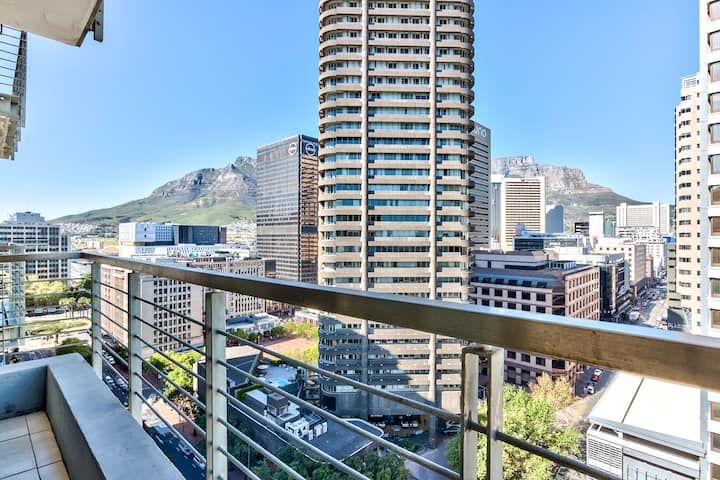 New Sleek Inner-city 16th Floor Corner Apartment - Kapstadt