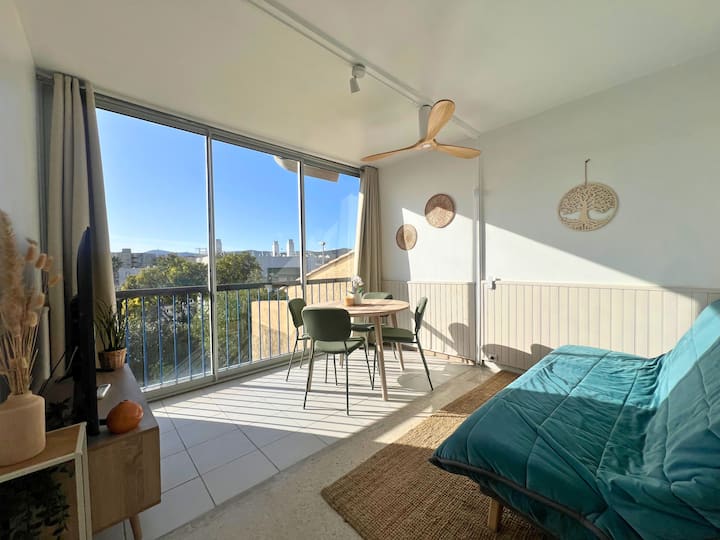 Cœur Lavandou: T2 Lumineux & Climatisé - 200m Gare - Le Lavandou