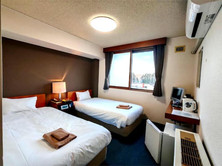 Lake View Ensuite Room With 2single Bed (252) - Date