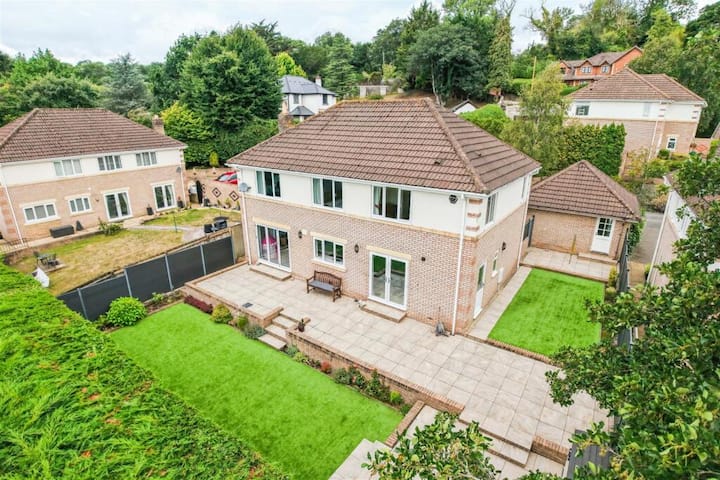 Cardiff Luxe Getaway - Spacious, Modern & Private - Cardiff