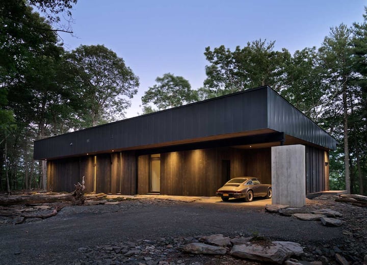 Modern Luxury Mountain View Retreat + Hot Tub - Woodstock, NY