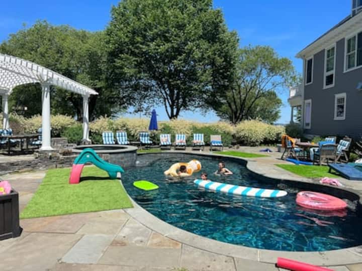 Ocean View 2-bedroom Apartment With Pool / Hot Tub - Portland, ME