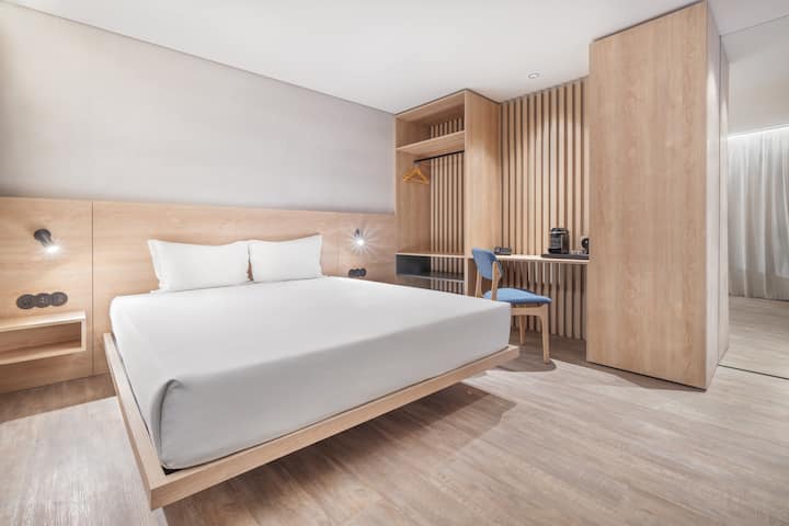 Serviced Apartment In Porto With Sofa Bed - Porto, Portugal