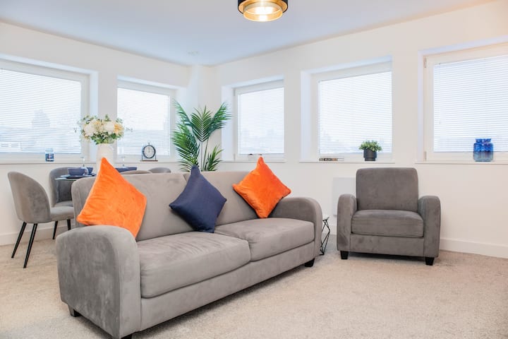 Liverpool 2br Apartment + Free Parking | Sleeps 5 - Formby