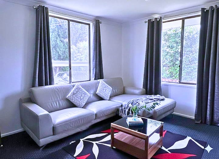 Peaceful Creekside 3br Home In Baulkham Hills - Castle Hill