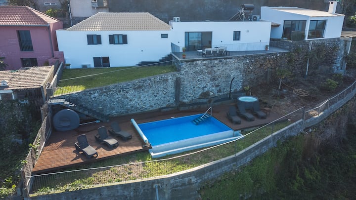 Villa Das Escaleiras (With Pool & Jacuzzy) - Porto Moniz