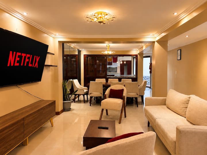 Near Downtown | 10 Guests | Spacious House +Garage - Cuenca, Ecuador