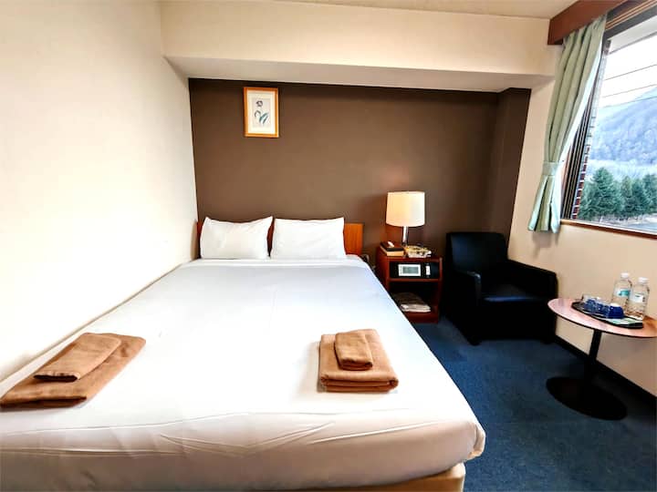 Mountain View With Double Ensuite Room (308) - Date