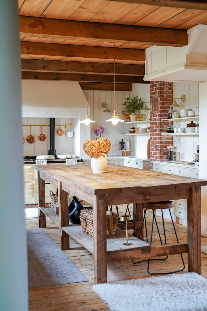 The Valley Onyx - Wolfville