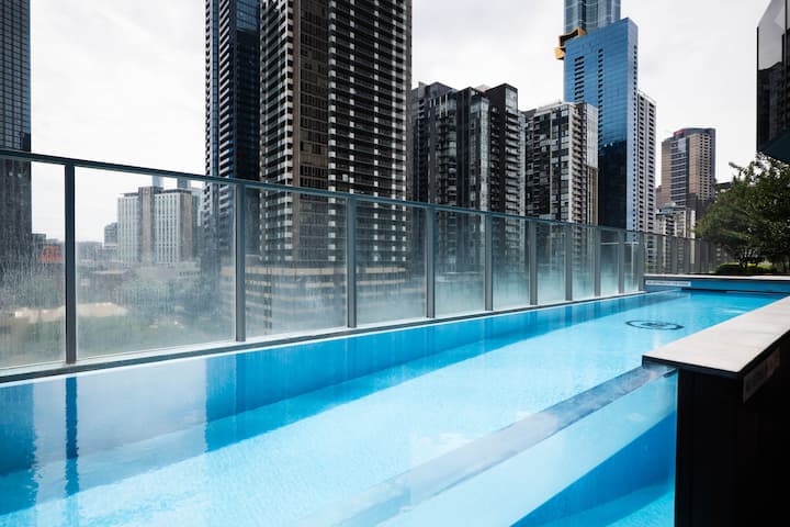 Cozy 2 Br Apt Sky Pool & Gym | City View - Melbourne