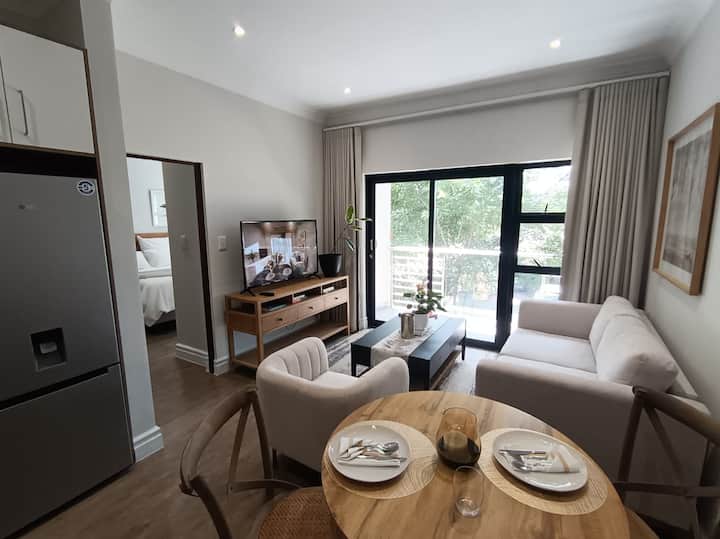 Nice And Luxury 1 Bedroom Apartment. - Chartwell