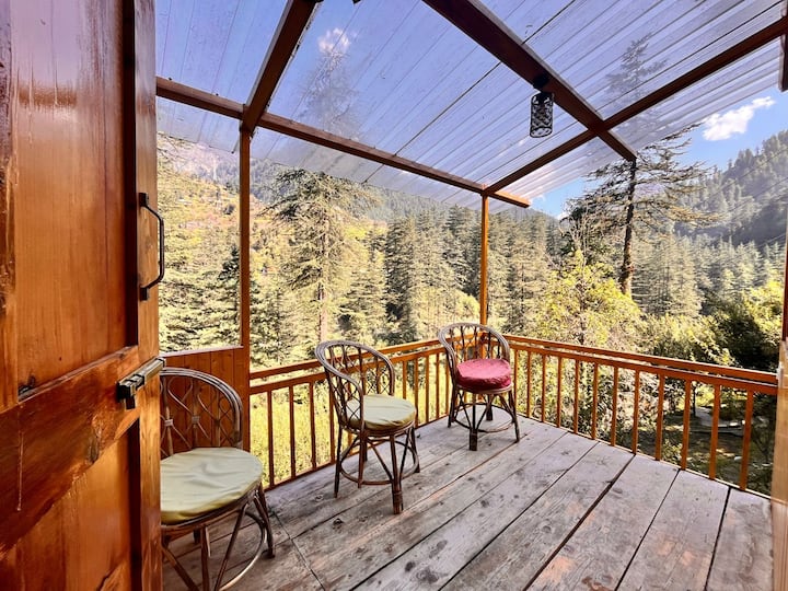 Sky High Den Tree House - 