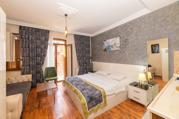 Balkonlu Oda - İstanbul