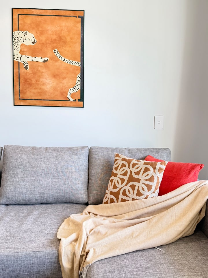 Town Centre 2b2b+parking | Gym & Pool | Westfield - Canberra