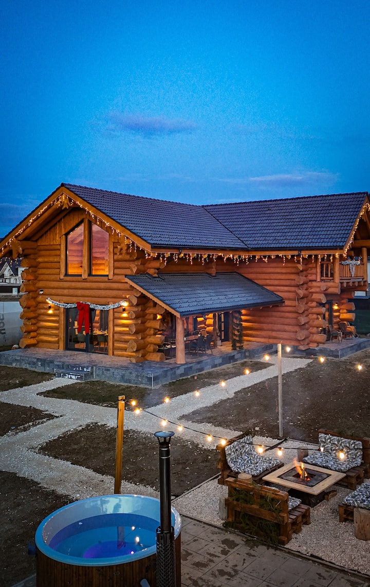 Spacious Chalet With Hot Tub & 360° Mountain Views - Romania