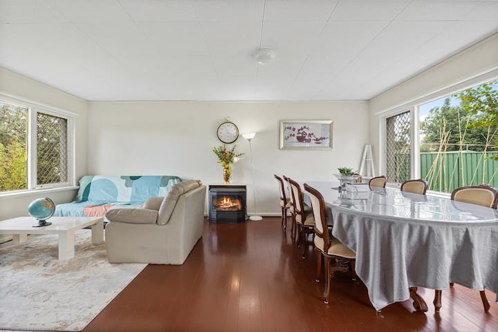 Prime Location 4 Bedroom Home Near Dickson & Tram - 