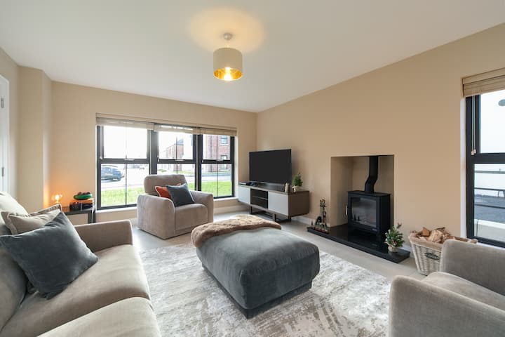 Steps From Station - Newry