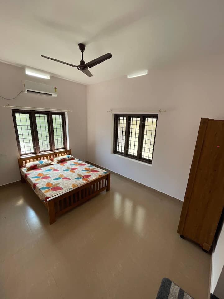 Upstair Private Ac Room In A Home - Bath Attached - Kozhikode