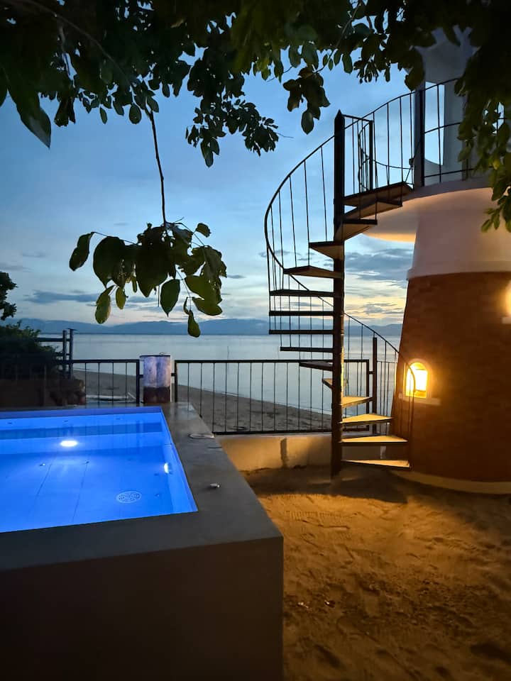 Casa Manolo Sunset Shores (Beachfront) - Calatagan