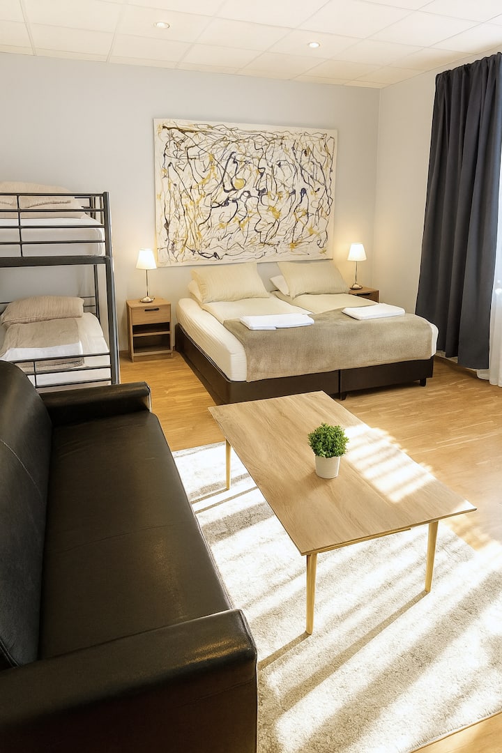 Self Check-in Family Room With Laundry Service - Reykjavík