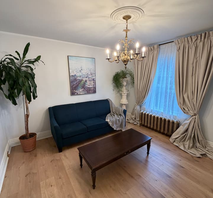 Heritage Home Stay • Classic Charm & Cozy Warmth - Winnipeg