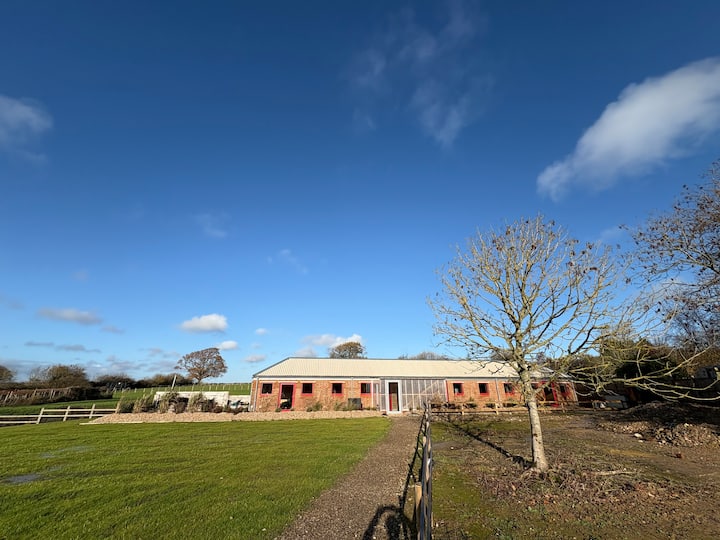 Cowshed- Barnscapes Agricultural Eco Loft Retreat - Hastings