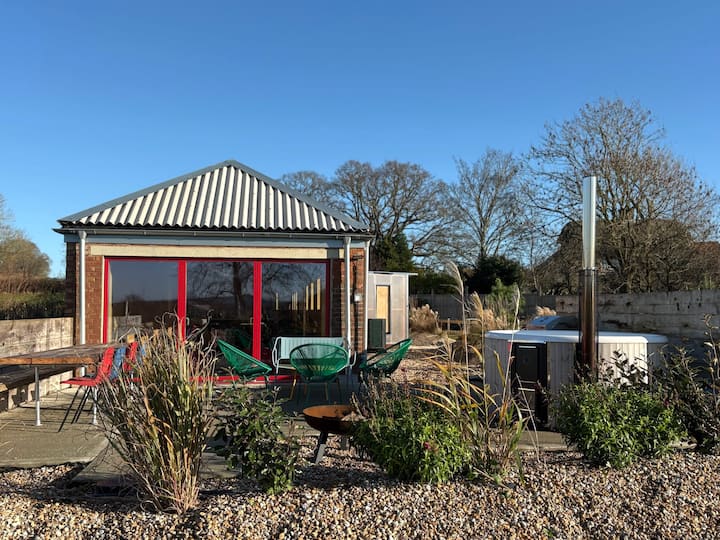 Hastings Eco Retreat: Hot Tub & Swimming Pond - Kent