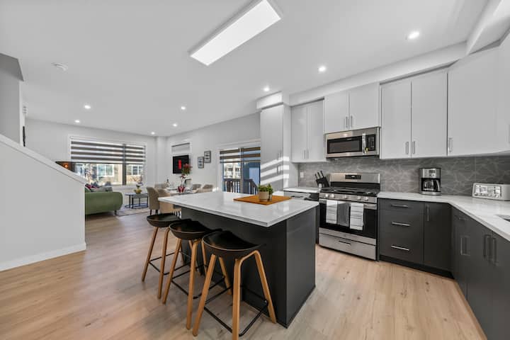 Modern End 3br Townhouse Near U Of A & Whyte Ave - Edmonton, Canada