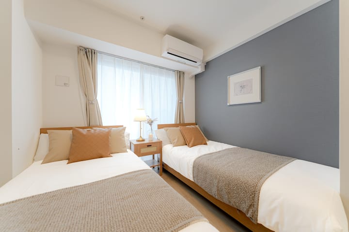 池袋商圈旁电梯公寓【402】：2单人床/电视/厨房微波炉冰箱/wi-fi/办公区域/浴缸/山手线 - Tokyo