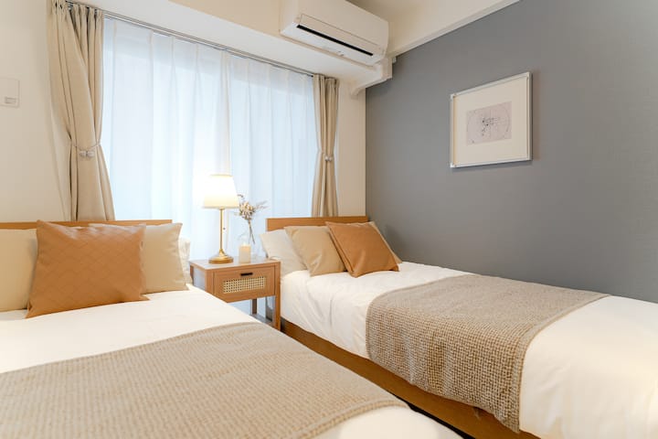 池袋商圈旁电梯公寓【102】：2单人床/电视/厨房微波炉冰箱/wi-fi/办公区域/浴缸/山手线 - Ikebukuro