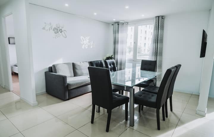 Grand T5 Villeurbanne – 4 Chambres, Idéal Famille - Saint-Genis-Laval