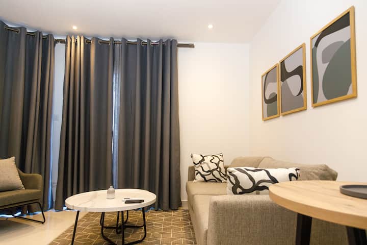 Expansive 1bd @ Loxwood - Accra