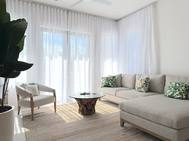 New | 3bd | Gated | Pool | Beach And Gym Access - Nassau