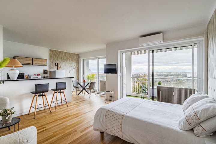 Standing - Vue Lyon - Clim - Terrasse - Parking - Sathonay-Camp