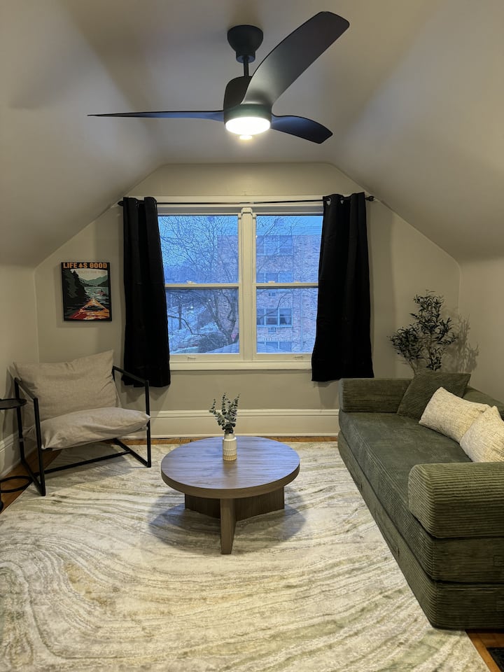 Stylish 1-br Apartment In South Uptown Near Lakes - Edina, MN