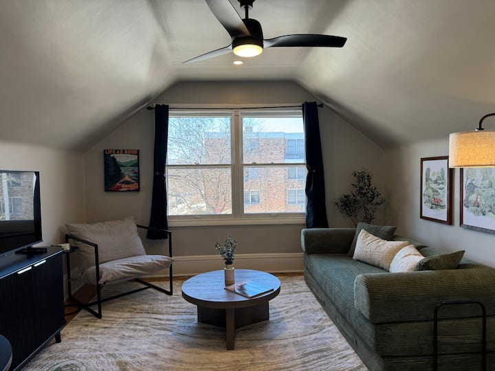 Stylish 1-br Apartment In South Uptown Near Lakes - Minneapolis, MN