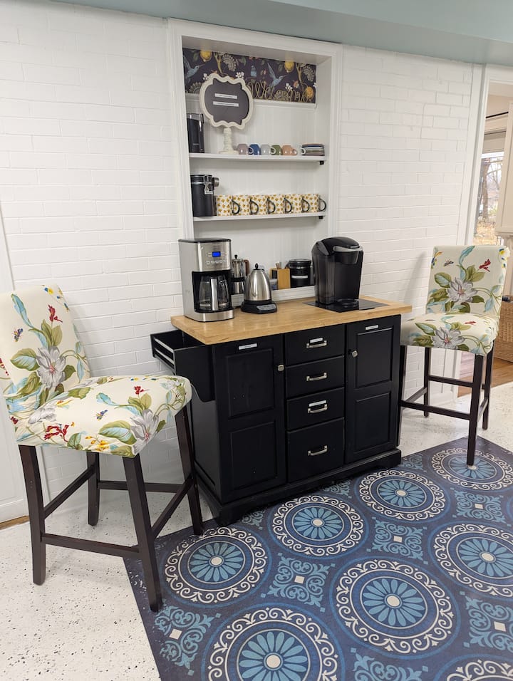 The Corner Cottage - Muncie, IN