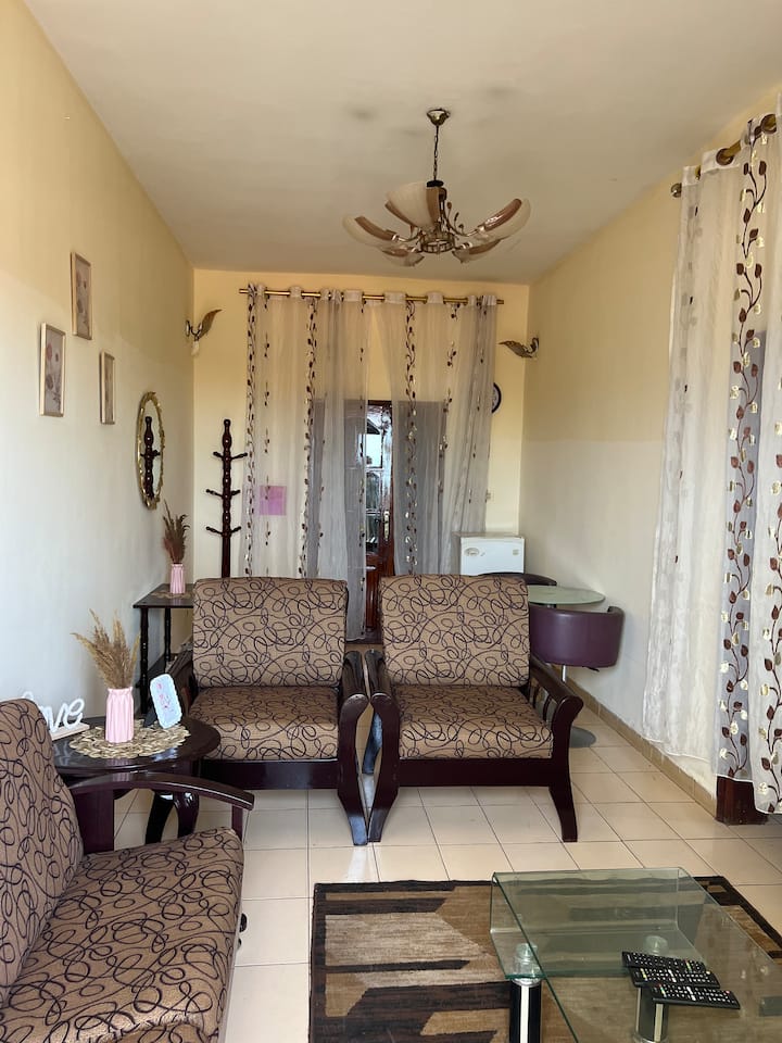 Charmant Appartement De 2 Ch. à Lambagnyi Marché - Conakry