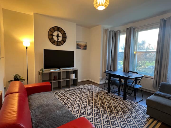 2 Bed Flat In Muswell Hill Near Shops/transport - London