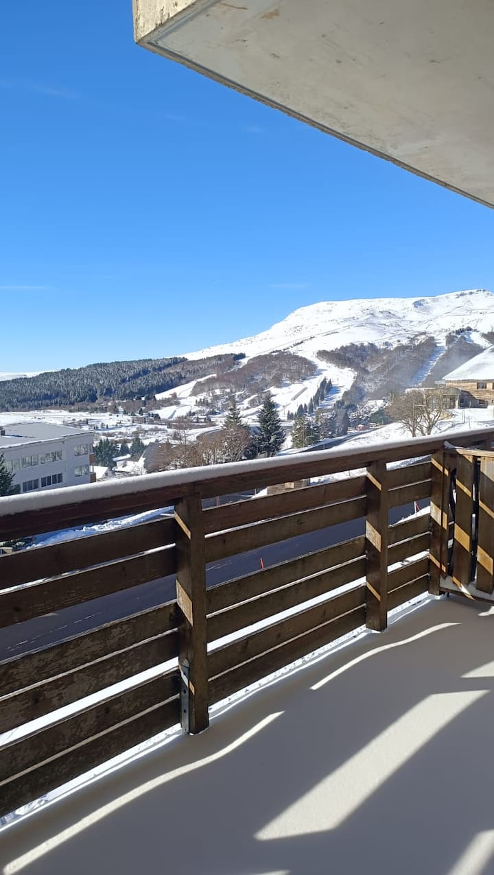 Appartement Avec Vue Imprenable Et Piscine - Besse-et-Saint-Anastaise